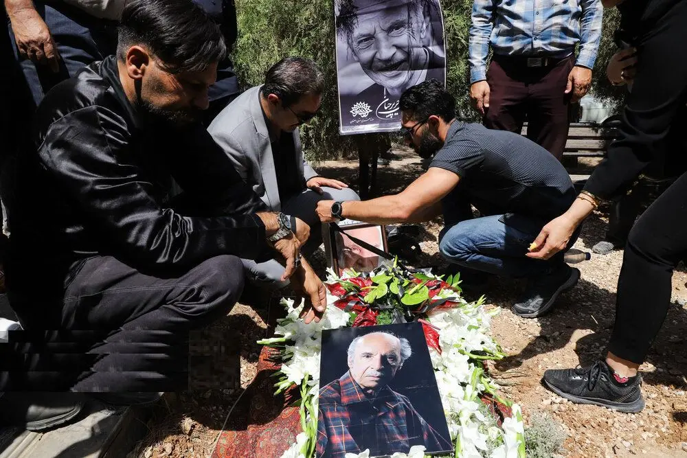 حضور بازیگران در تشییع پیکر هوشنگ حریرچیان گزارش تصویری پايگاه خبری